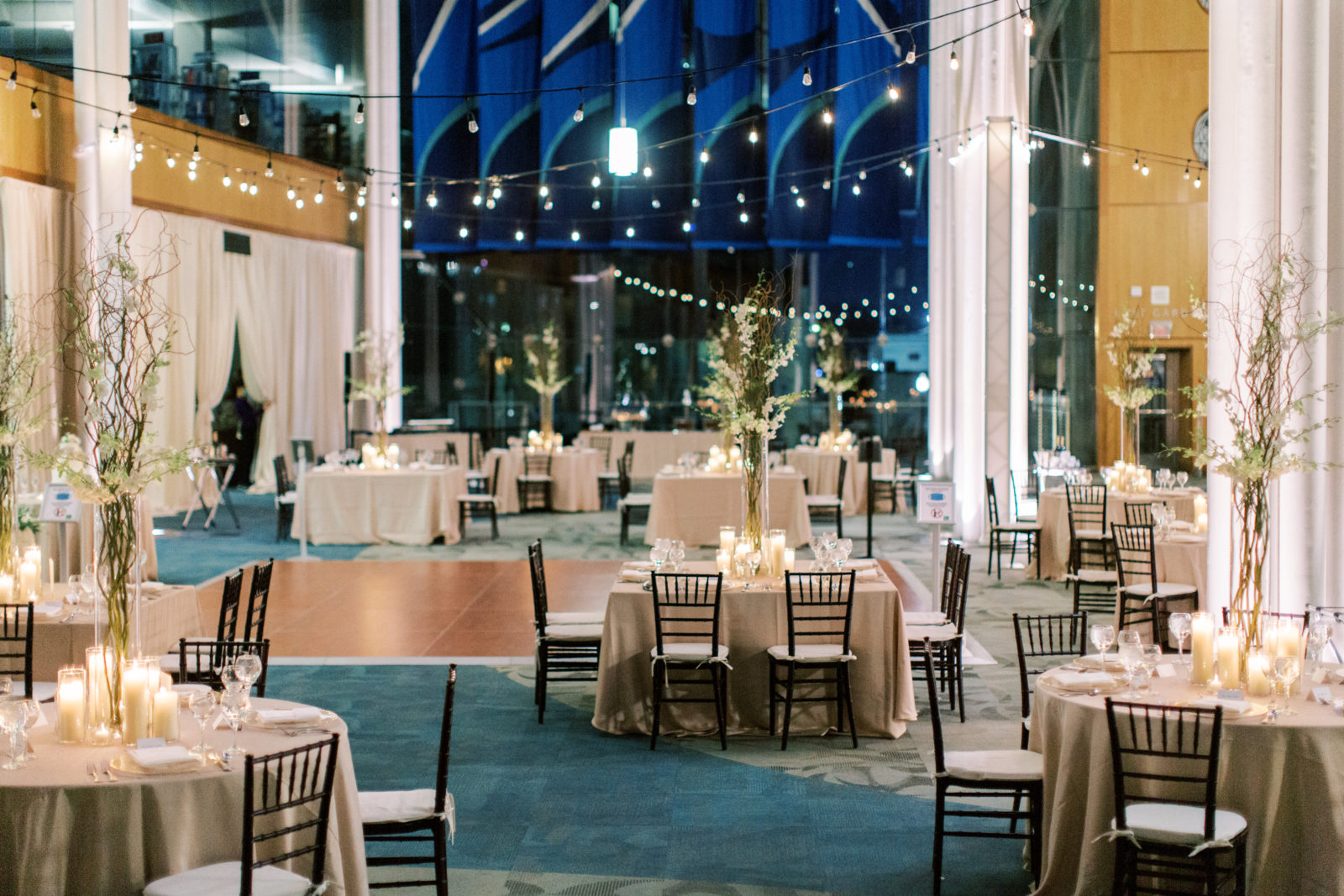 Elegant Wedding at Indianapolis Central Library - christinaburtonevents.com